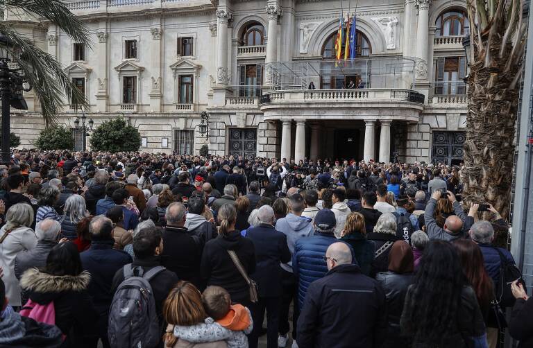El incendio en Campanar deja ya diez muertos en una València en ...